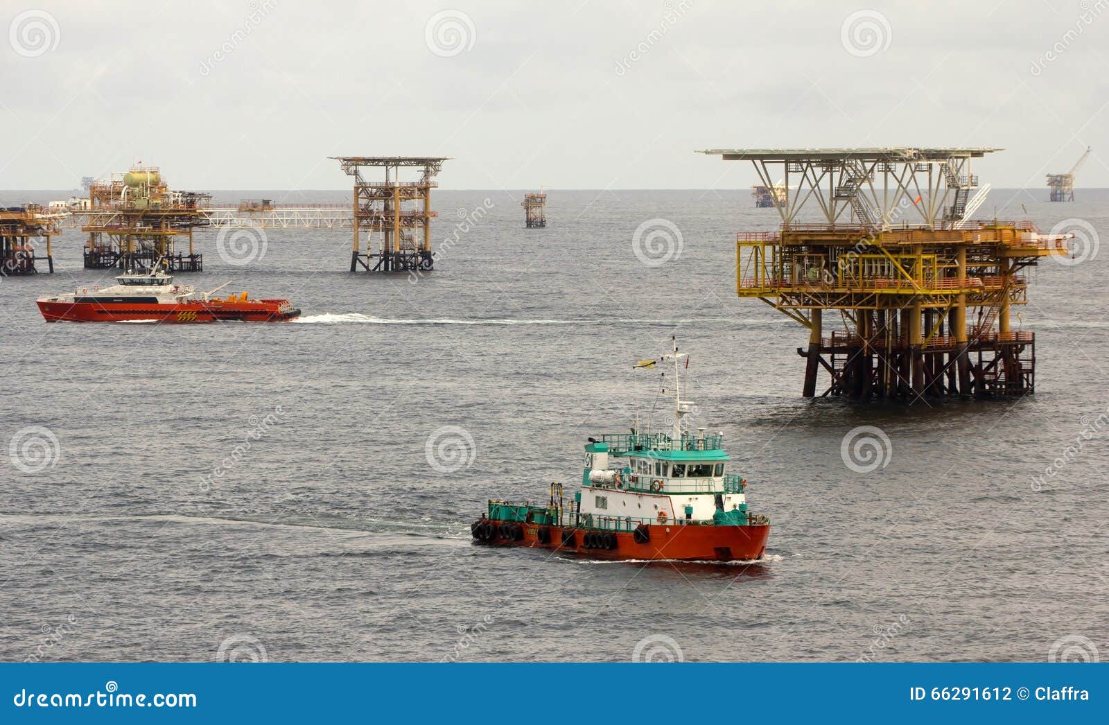 Rig Workers & Transport Vessels Stock Photo - Image of economy, field ...