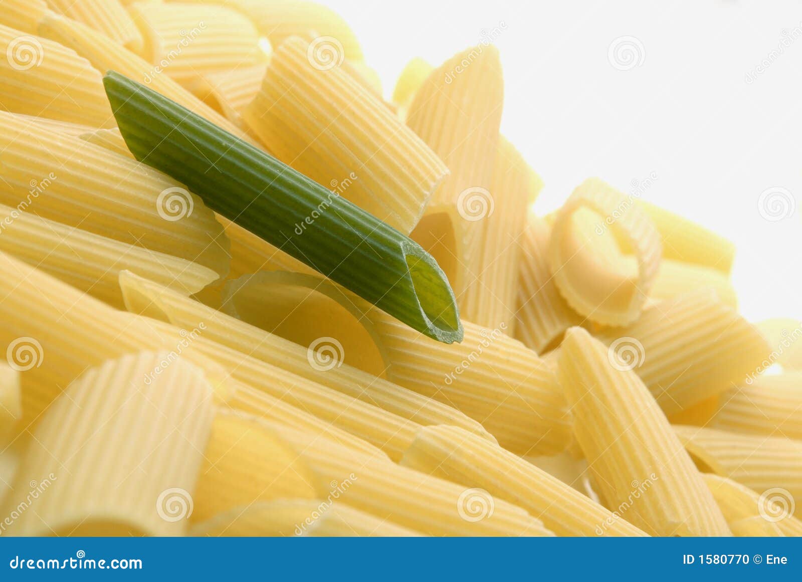 Rigatti fotografia stock. Immagine di pasto, colore, assorbito - 1580770
