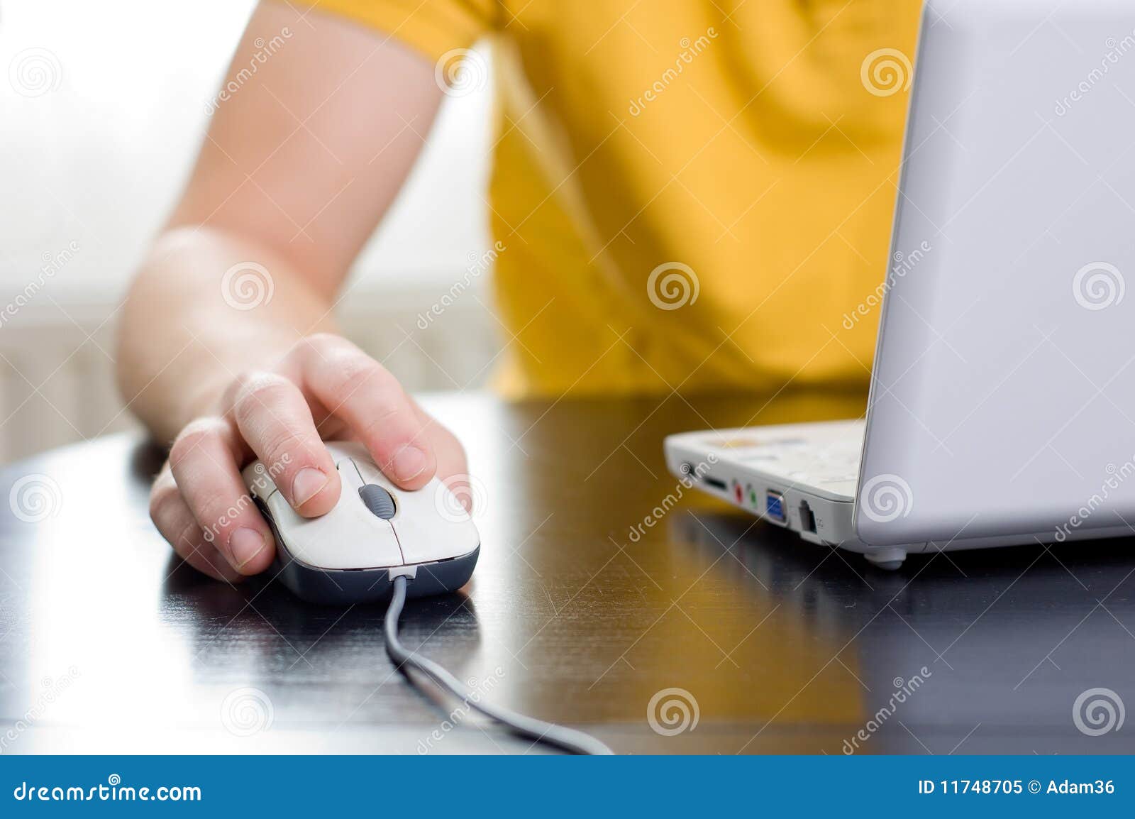 Right hand on the mouse stock image. Image of finger - 11748705
