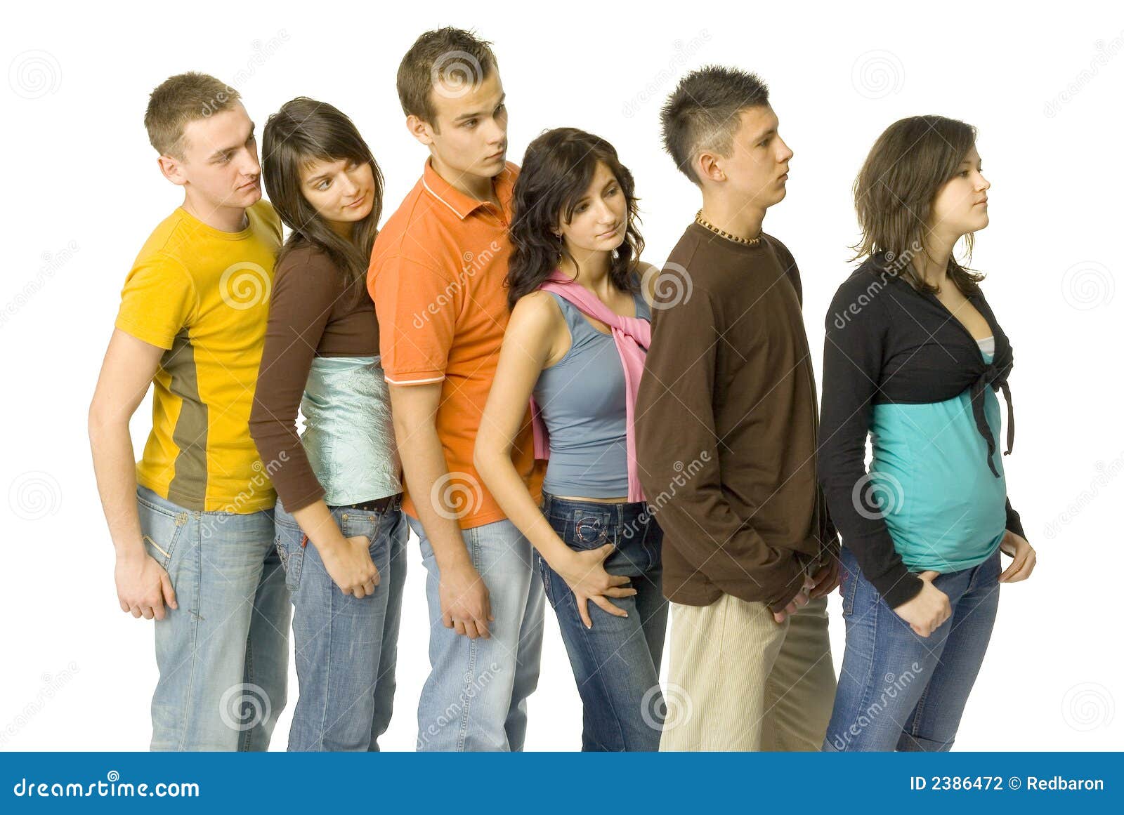 Rij van jongeren stock foto. Image of toevallig, horloge - 2386472