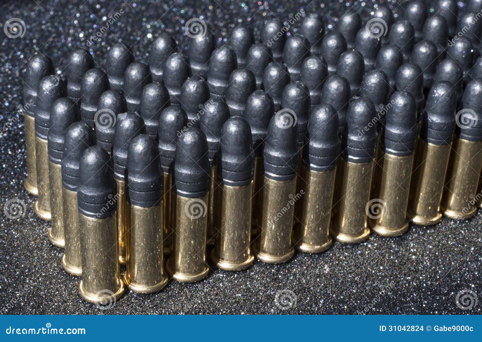 Rijen van munitie stock foto. Image of kaliber, controle - 31042824