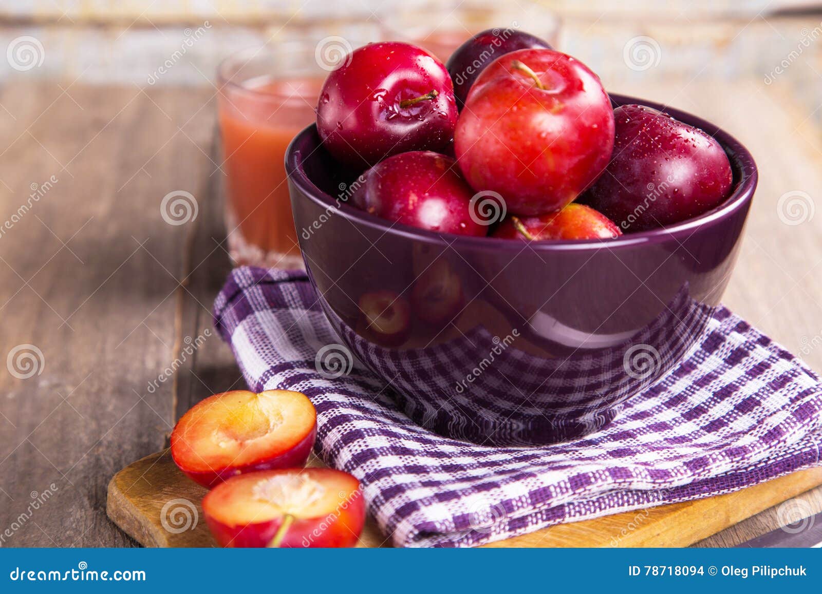 Rijpe natte pruimen stock foto. Image of dieet, eetbaar - 78718094