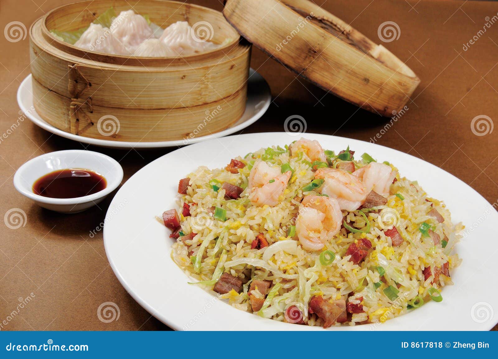 Rijst en gestoomd brood stock foto. Image of garnalen - 8617818