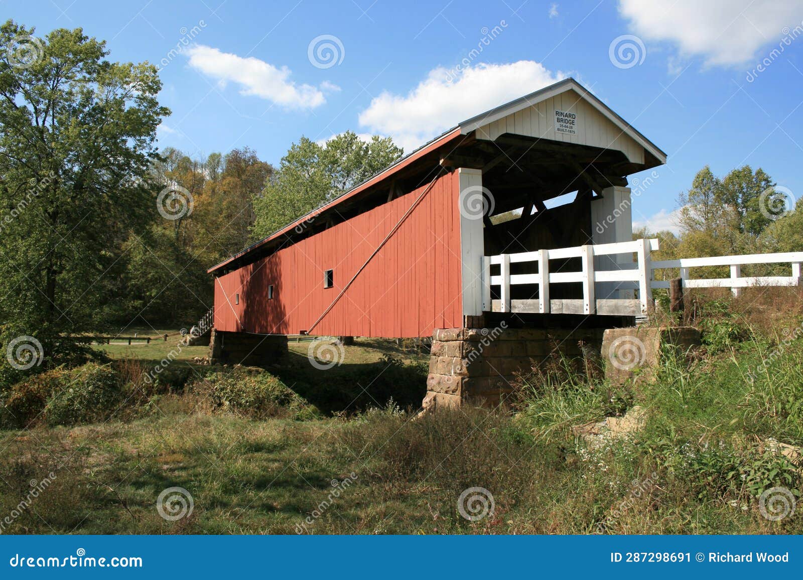 Rinard Covered Bridge in Southeastern Ohio Stock Image - Image of river ...