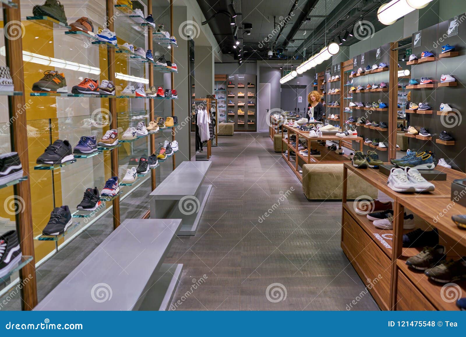 Rinascente in Rome editorial stock photo. Image of retailer - 121475548