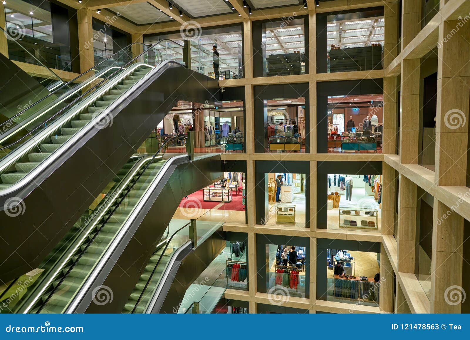 Rinascente in Rome editorial stock photo. Image of market - 121478563