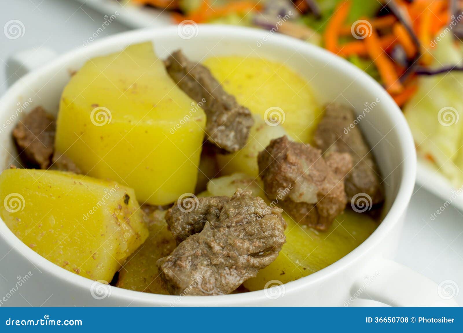 Rindereintopf Mit Kartoffeln Stockfoto Bild Von Restaurant Braten
