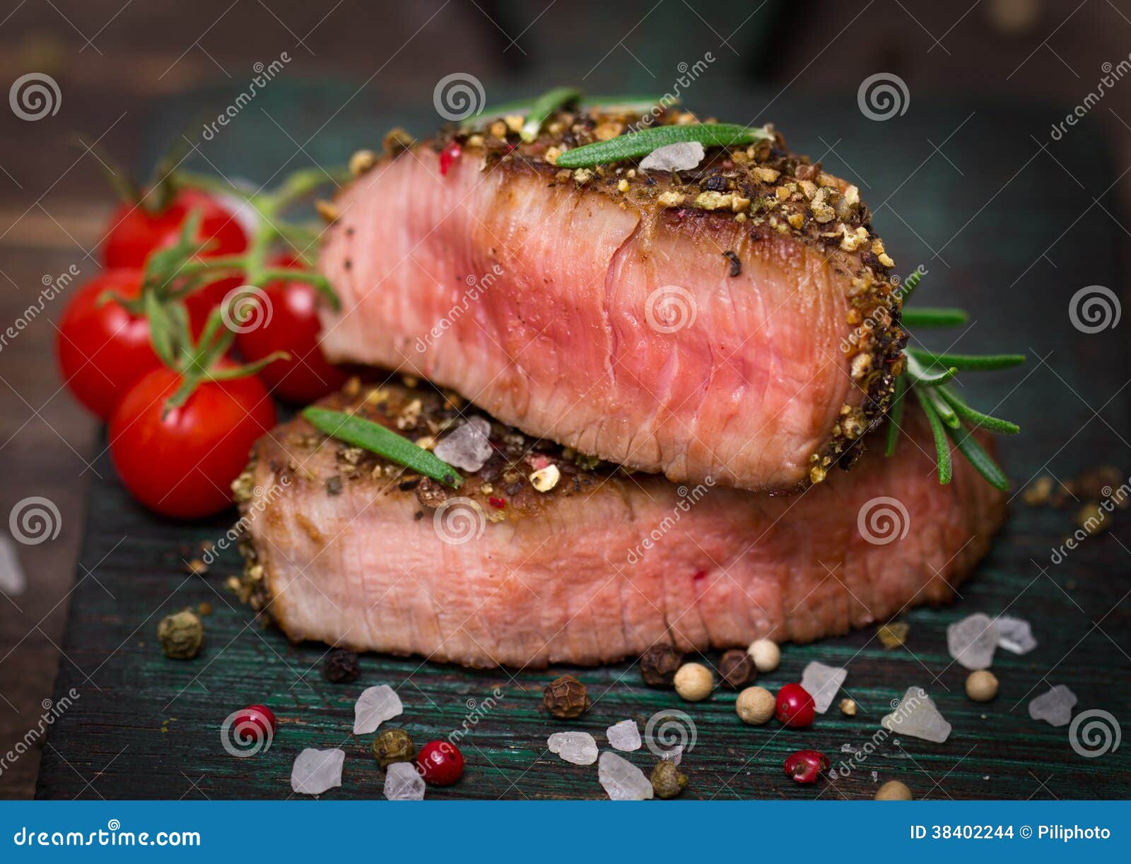 Rindfleischsteak stockfoto. Bild von gegrillt, vorstand - 38402244