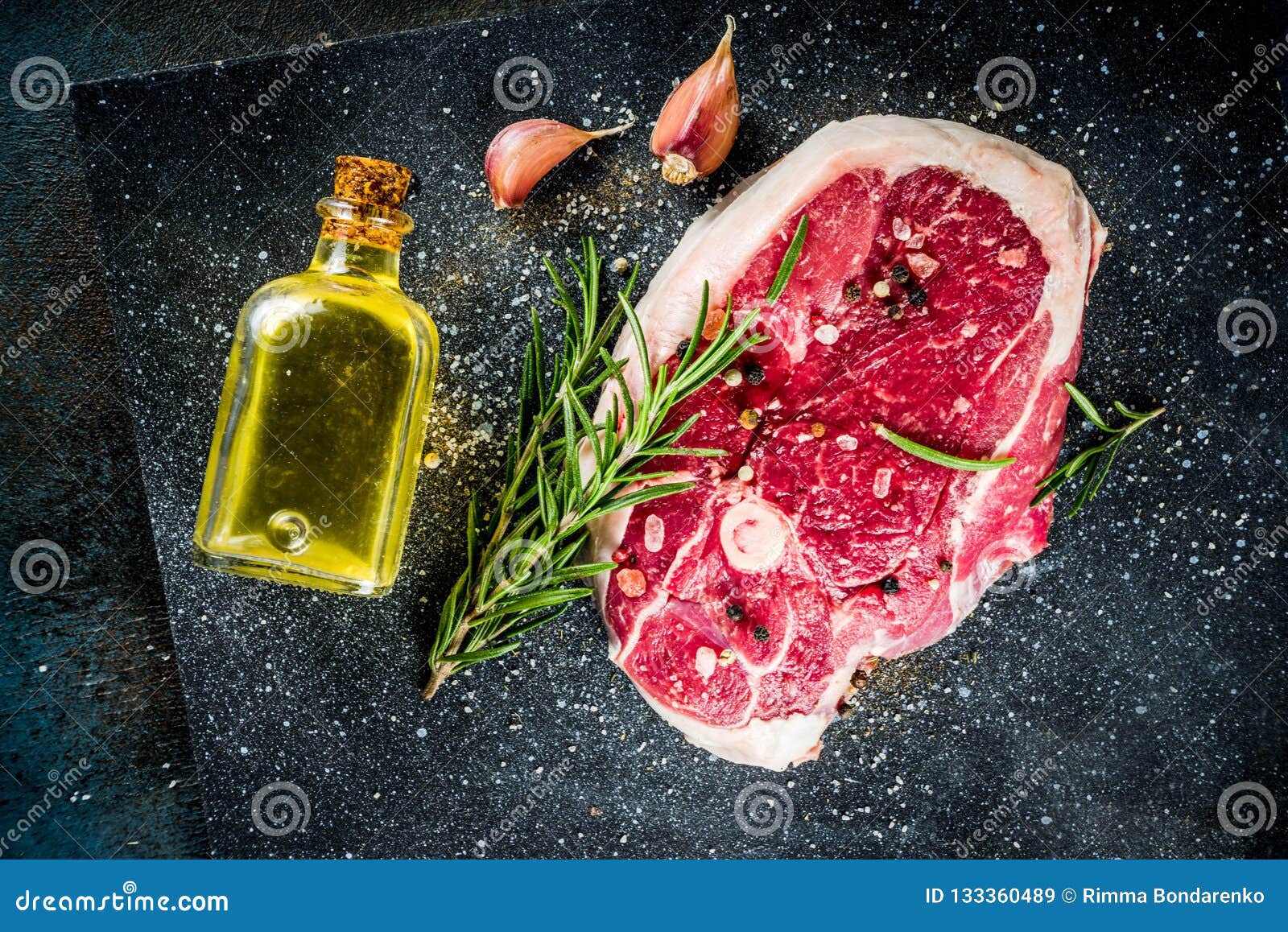 Rindfleischsteak Oder Lammsteak Mit Dem Knochen Stockbild - Bild von ...