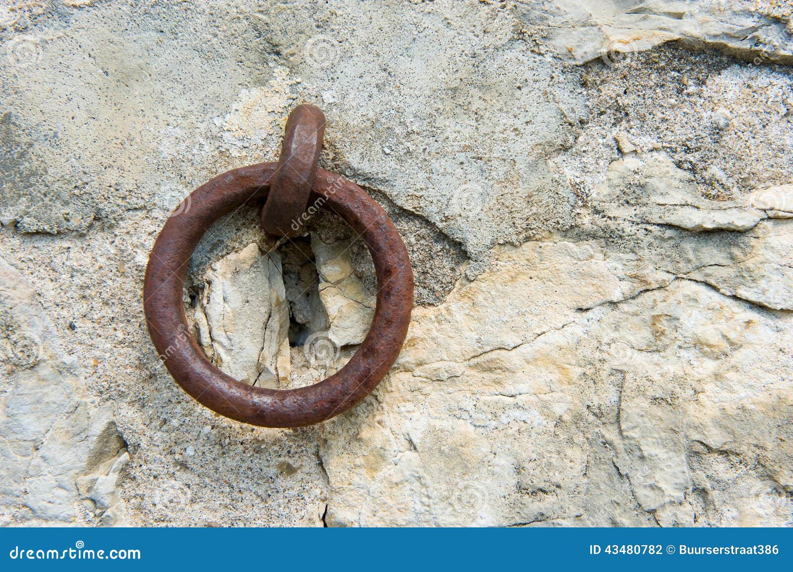 Ring in der Wand stockfoto. Bild von gleichheit, antike - 43480782