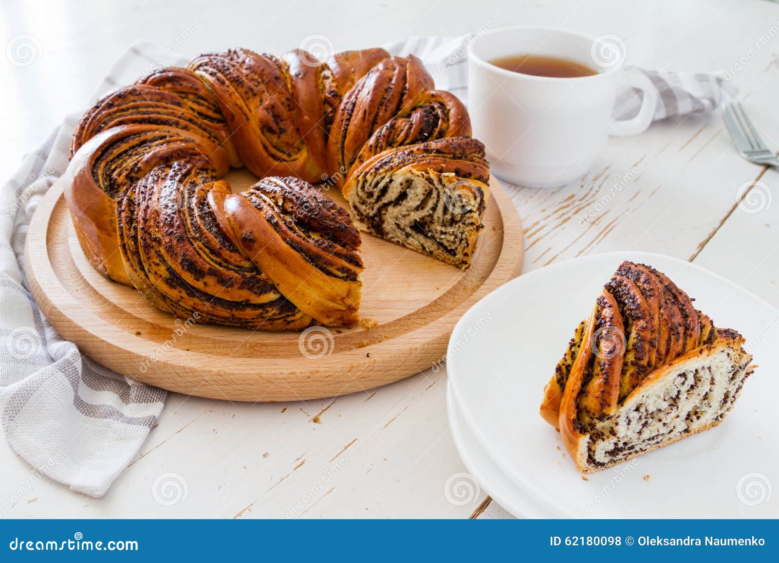 Ring roll with poppy stock photo. Image of cake, ring - 62180098