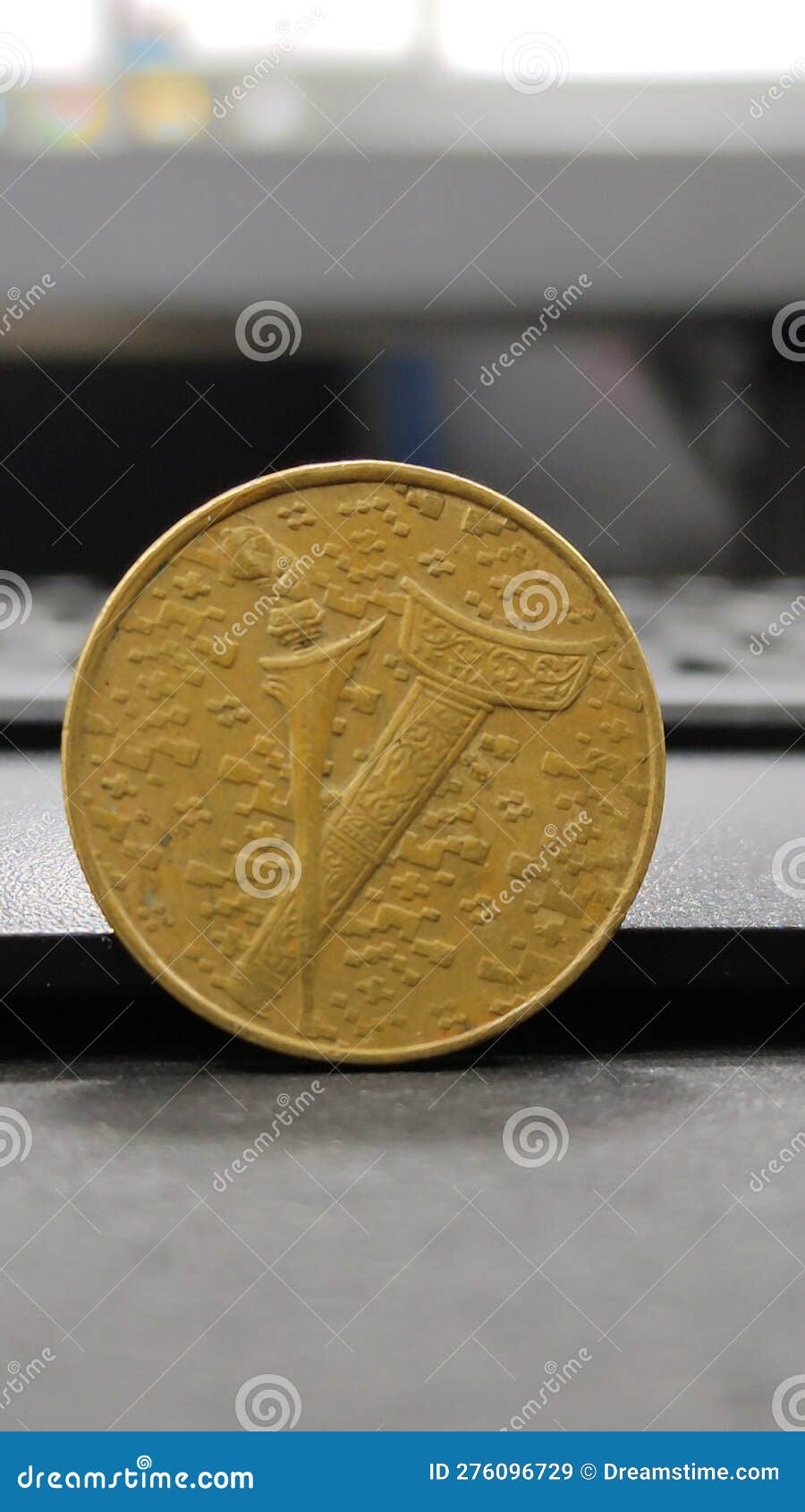 Ringgit Malaysia $1 Gold Back Stock Image - Image of badge, watch ...