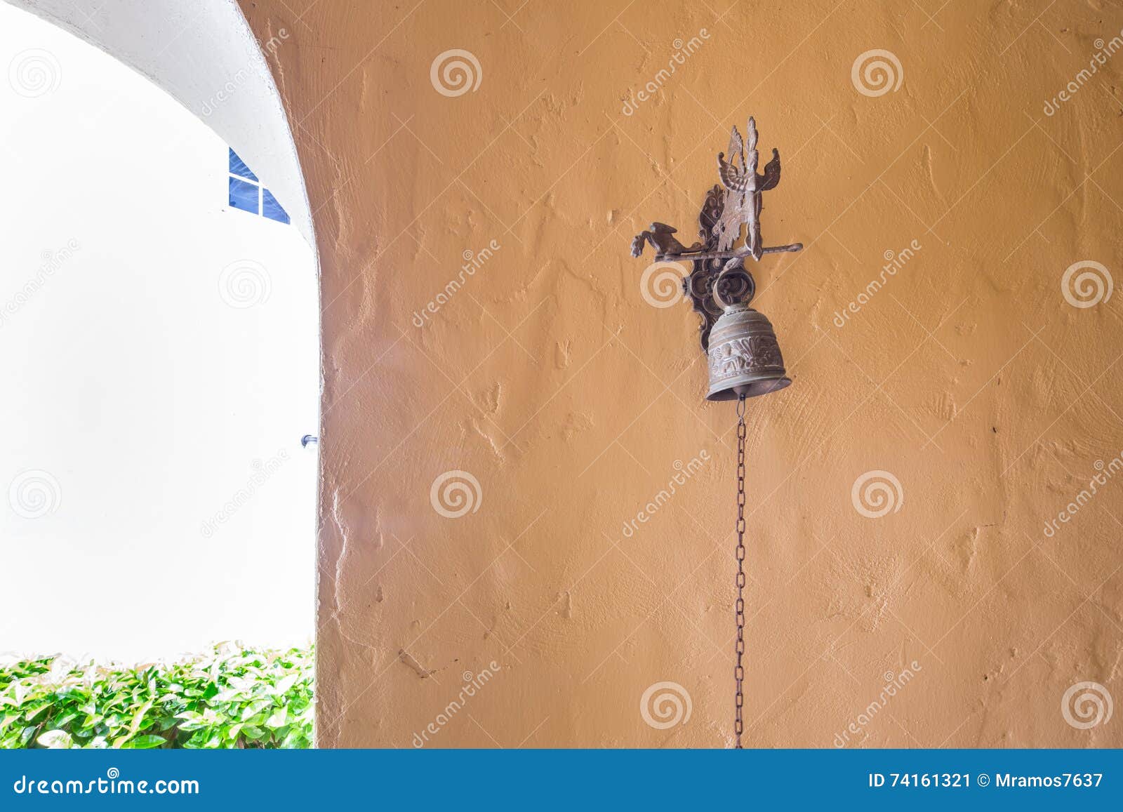 Ringklocka fotografering för bildbyråer. Bild av antikviteten - 74161321