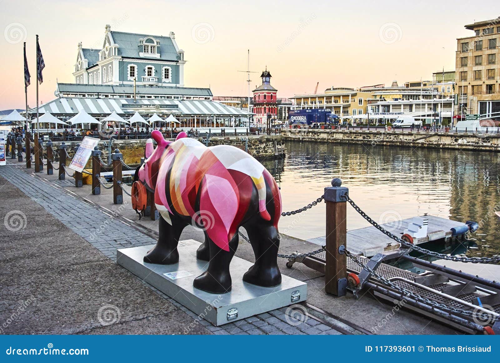 Rinoceronte Cor-de-rosa Victoria and Albert Waterfront Foto Editorial ...