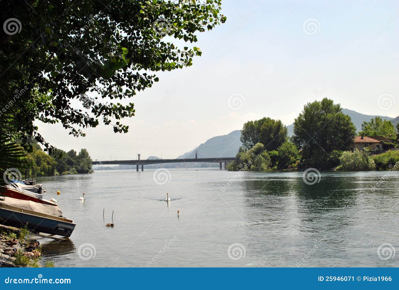 Rio Adda imagem de stock. Imagem de cama, caiaque, barco - 25946071