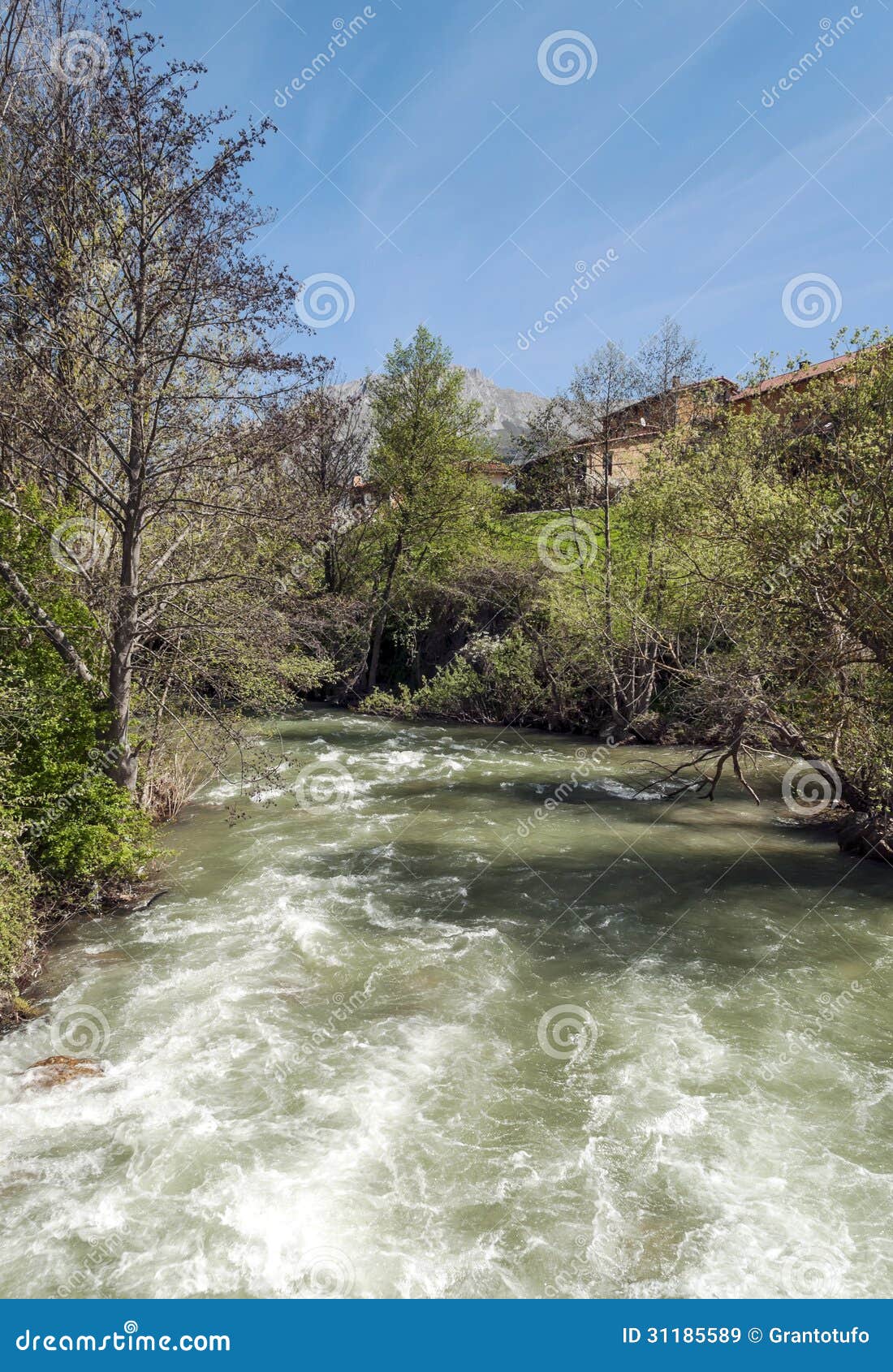 Rio de Deva imagem de stock. Imagem de europa, vista - 31185589