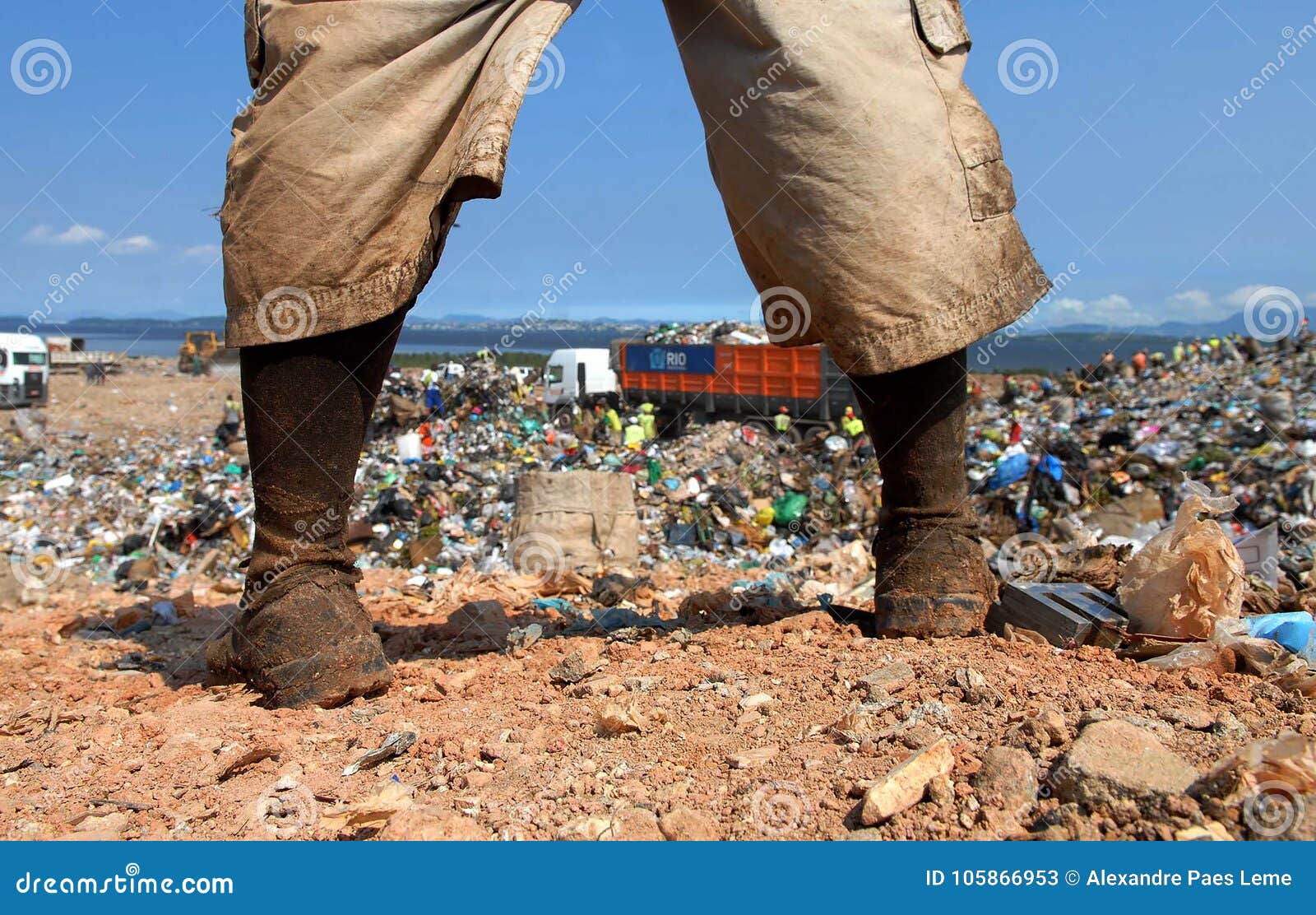 LixÃ£o editorial stock photo. Image of block, paixapound - 105866953