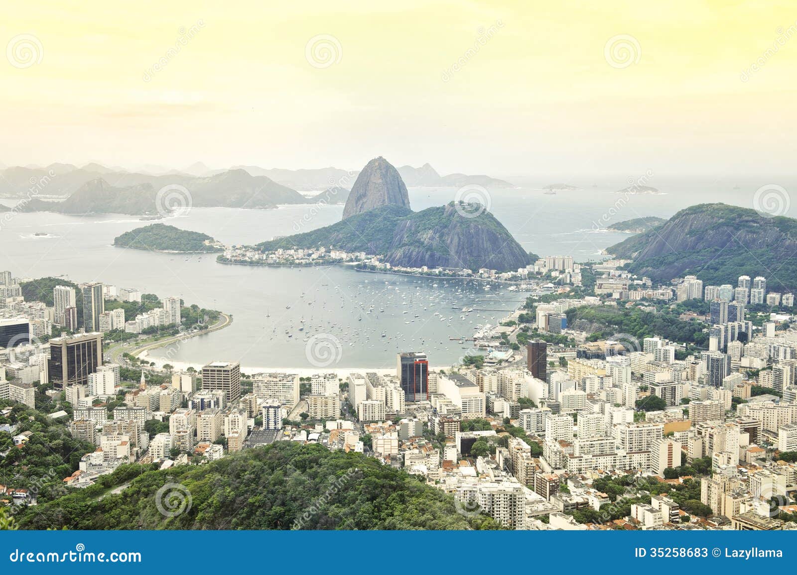 Rio De Janeiro Brazil Skyline Overlook Stockbild - Bild von meer, laib ...