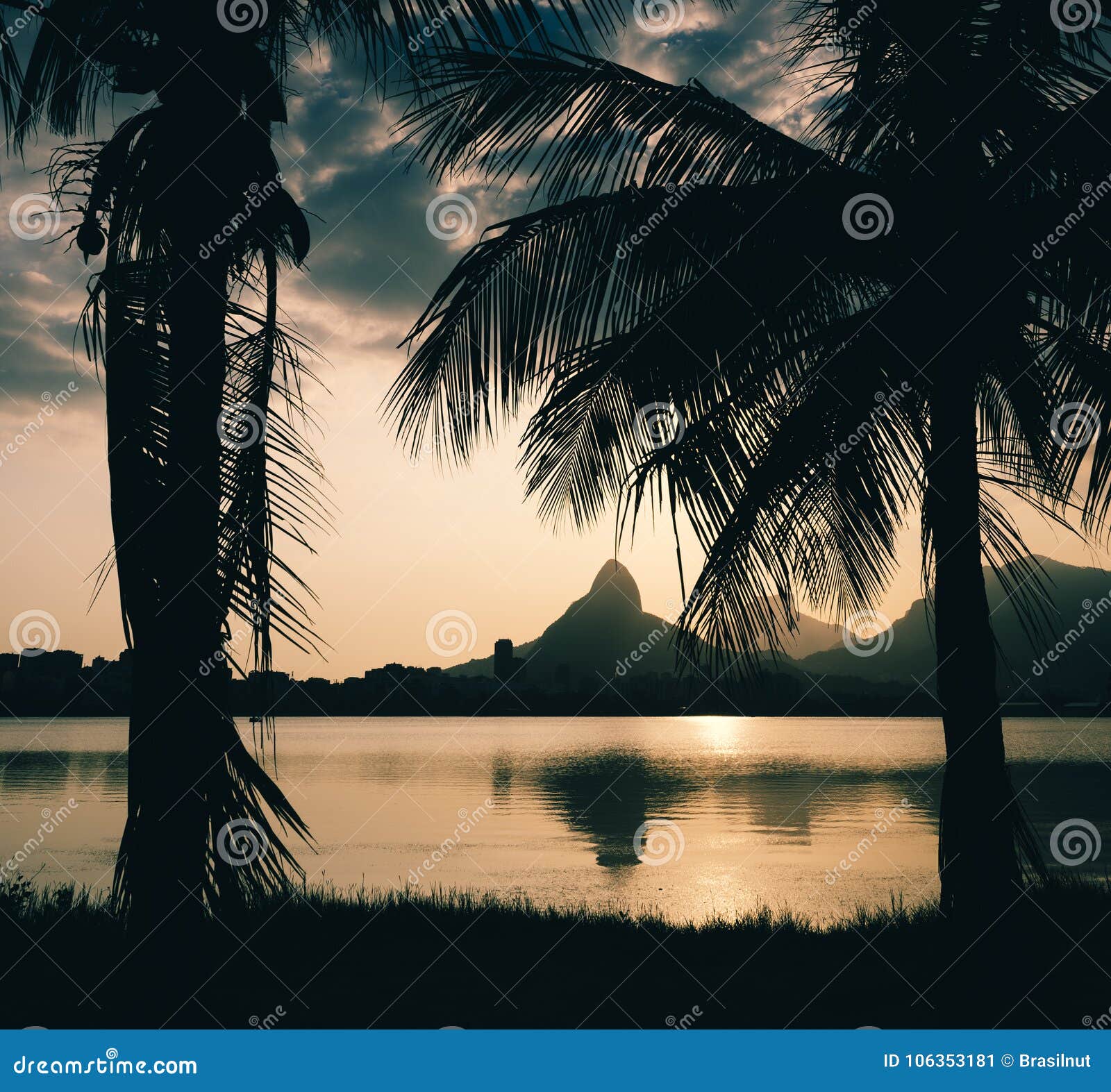 Rio De Janeiro, Por Do Sol De Brasil Imagem de Stock - Imagem de céu ...