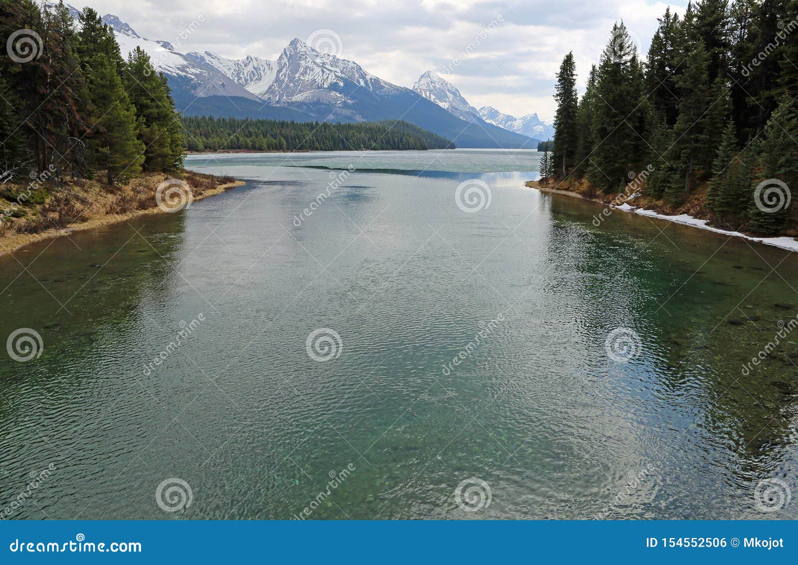 Rio De Maligne E Lago Maligne Foto de Stock - Imagem de exterior, lago ...