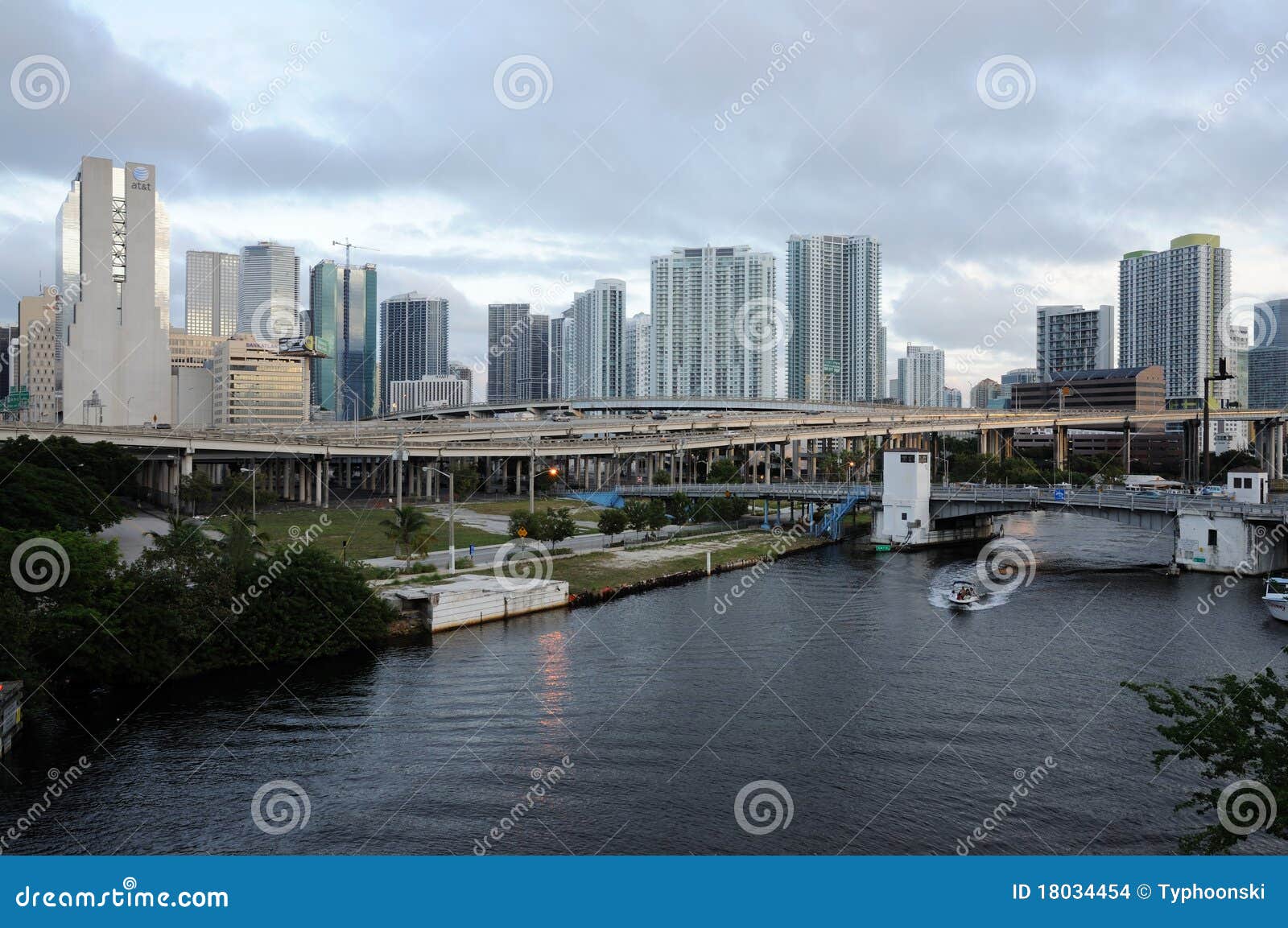 Rio de Miami, Florida imagem de stock editorial. Imagem de horizonte ...