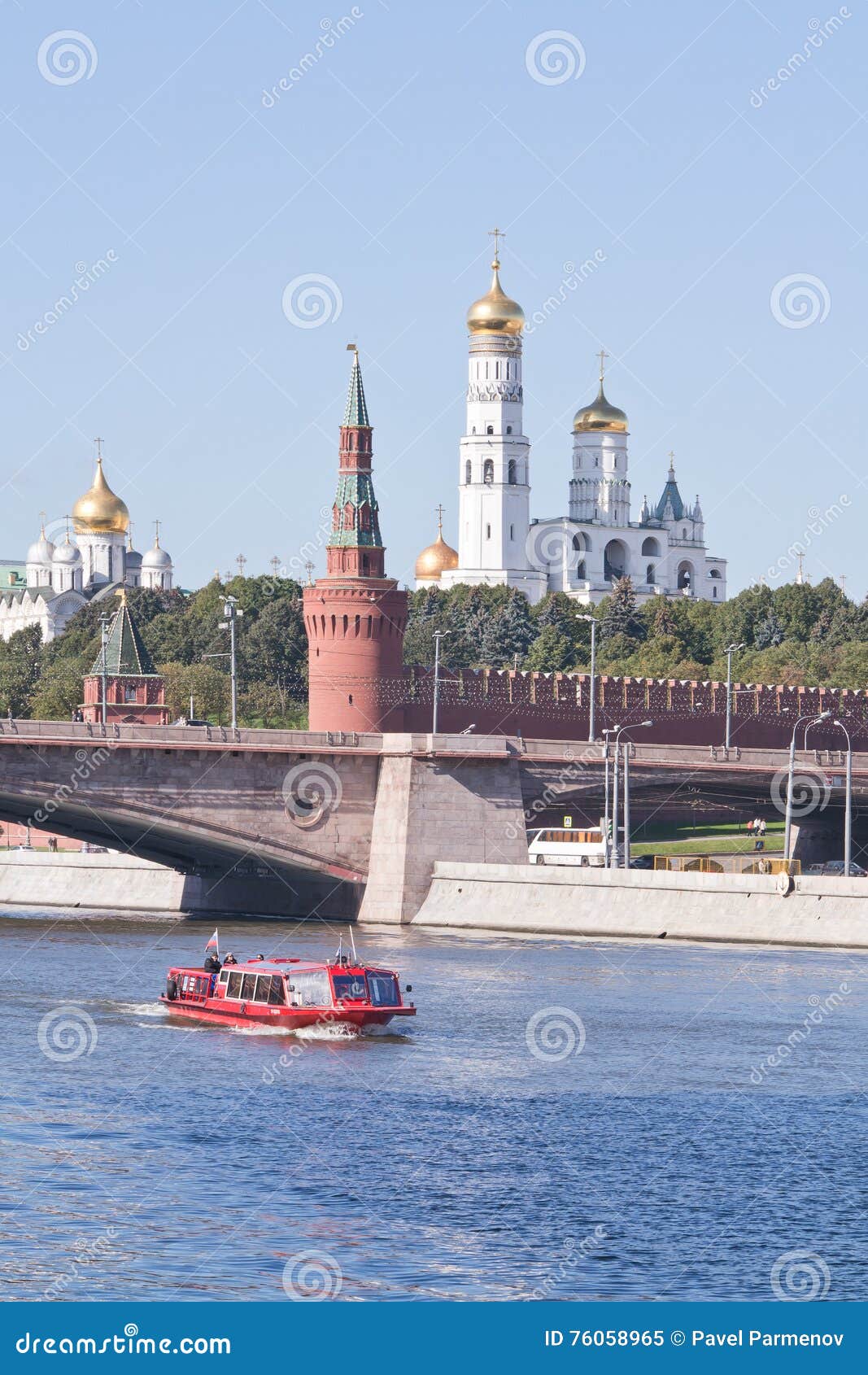 Rio De Moskva E Torres Do Kremlin Imagem Editorial - Imagem de ivan ...