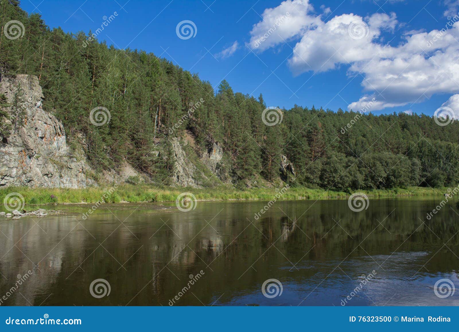 Rio de Ural foto de stock. Imagem de nave, amor, rochoso - 76323500