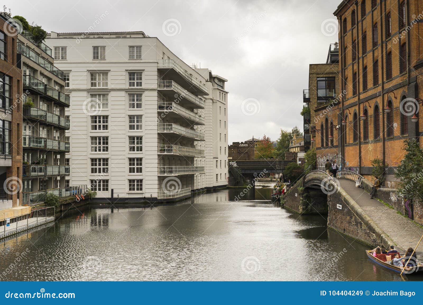 Rio E Casas Em Camden Town London Imagem de Stock Editorial - Imagem de ...