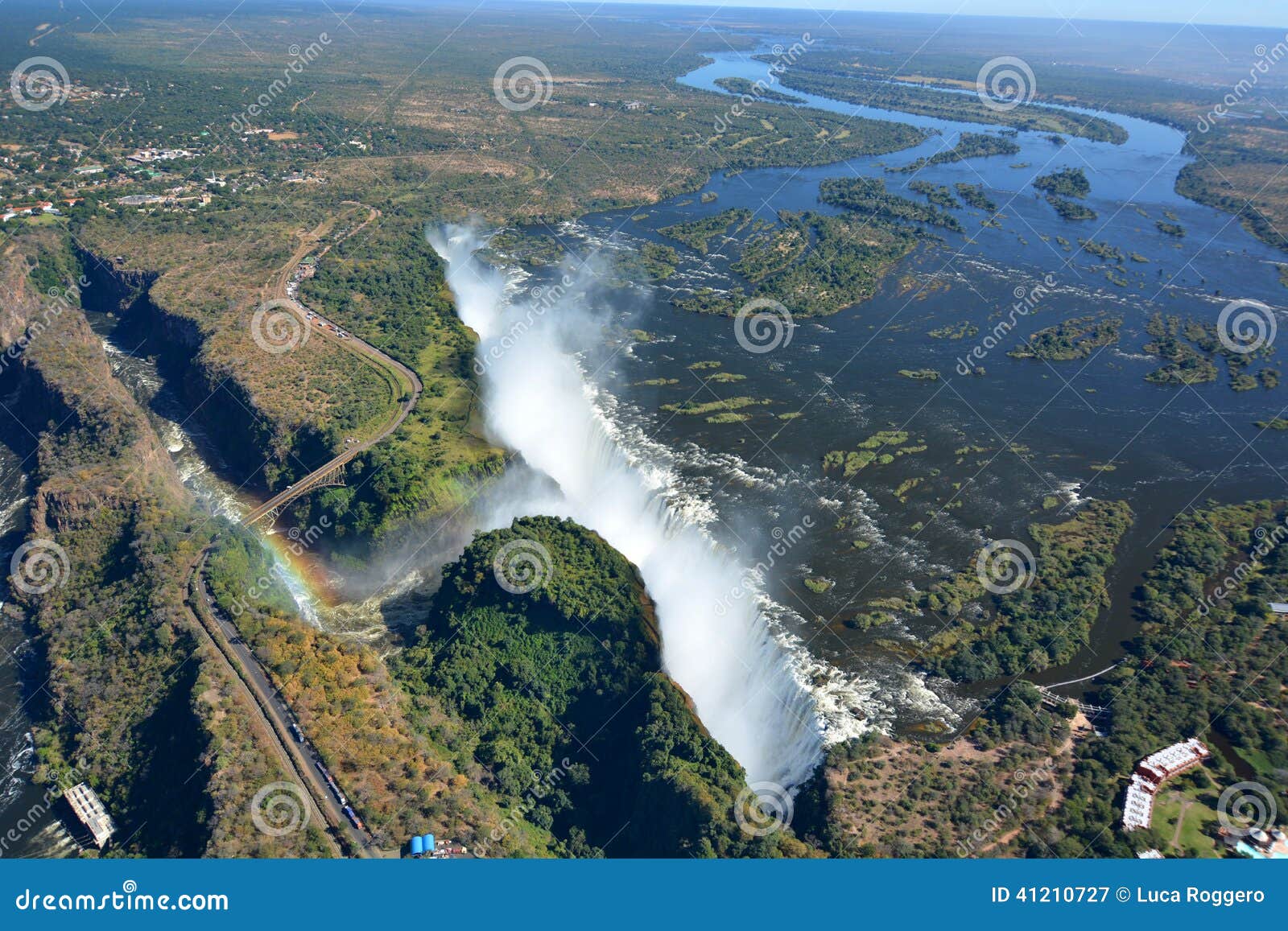 Rio E Victoria Falls De Zambesi Zimbabwe Imagem de Stock - Imagem de ...