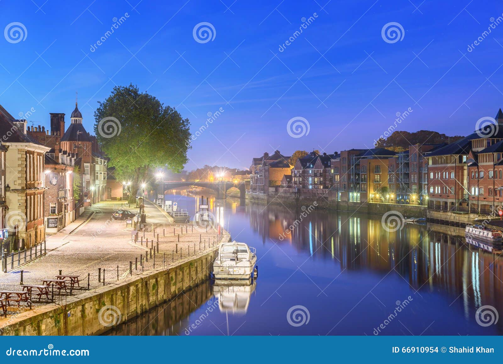 Rio Ouse, York, Inglaterra foto de stock. Imagem de nave - 66910954