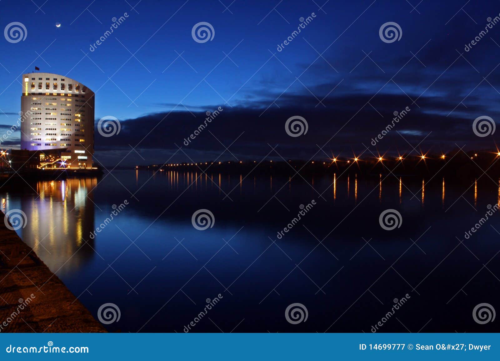 Rio Shannon imagem de stock. Imagem de irlanda, hotel - 14699777