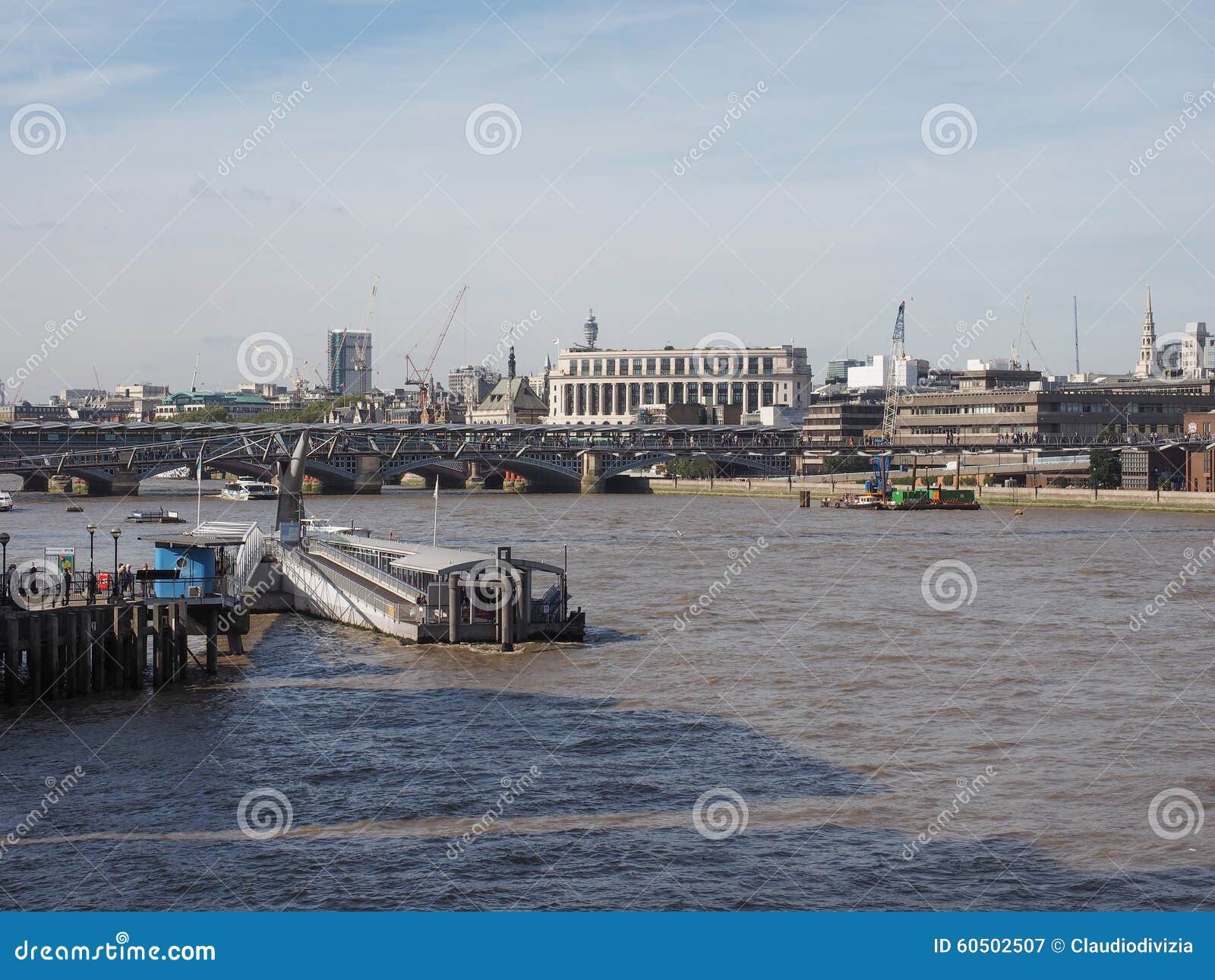 Rio Tamisa em Londres fotografia editorial. Imagem de editorial - 60502507