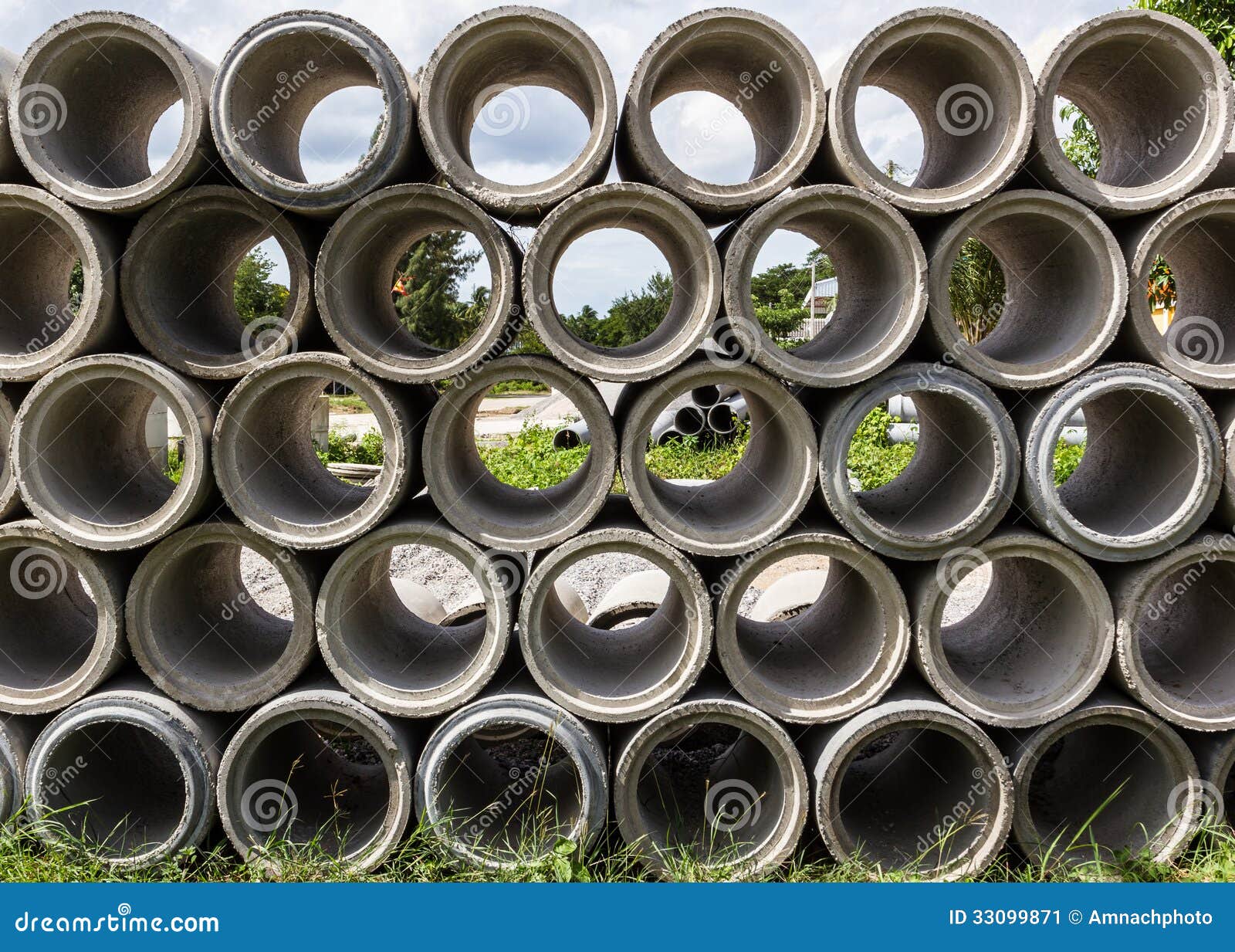 Rioolbuizen stock afbeelding. Image of productie, stapel - 33099871