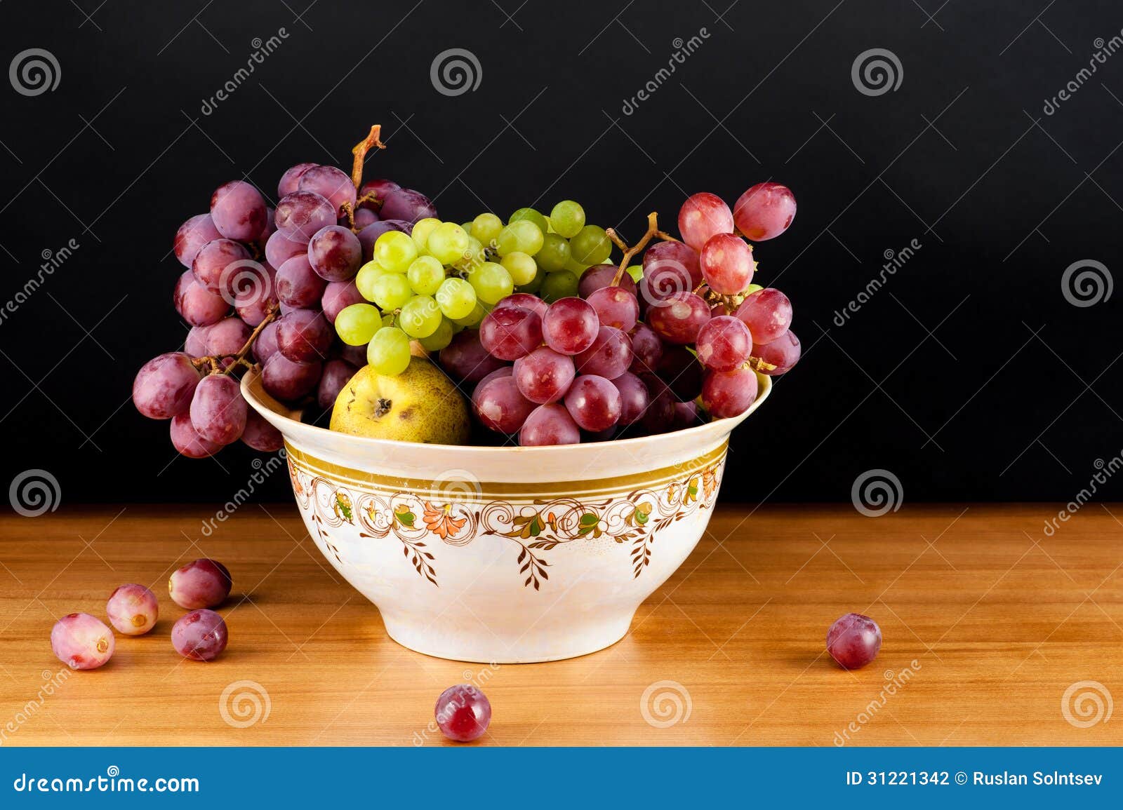Ripe grapes and pears stock photo. Image of green, beautiful - 31221342