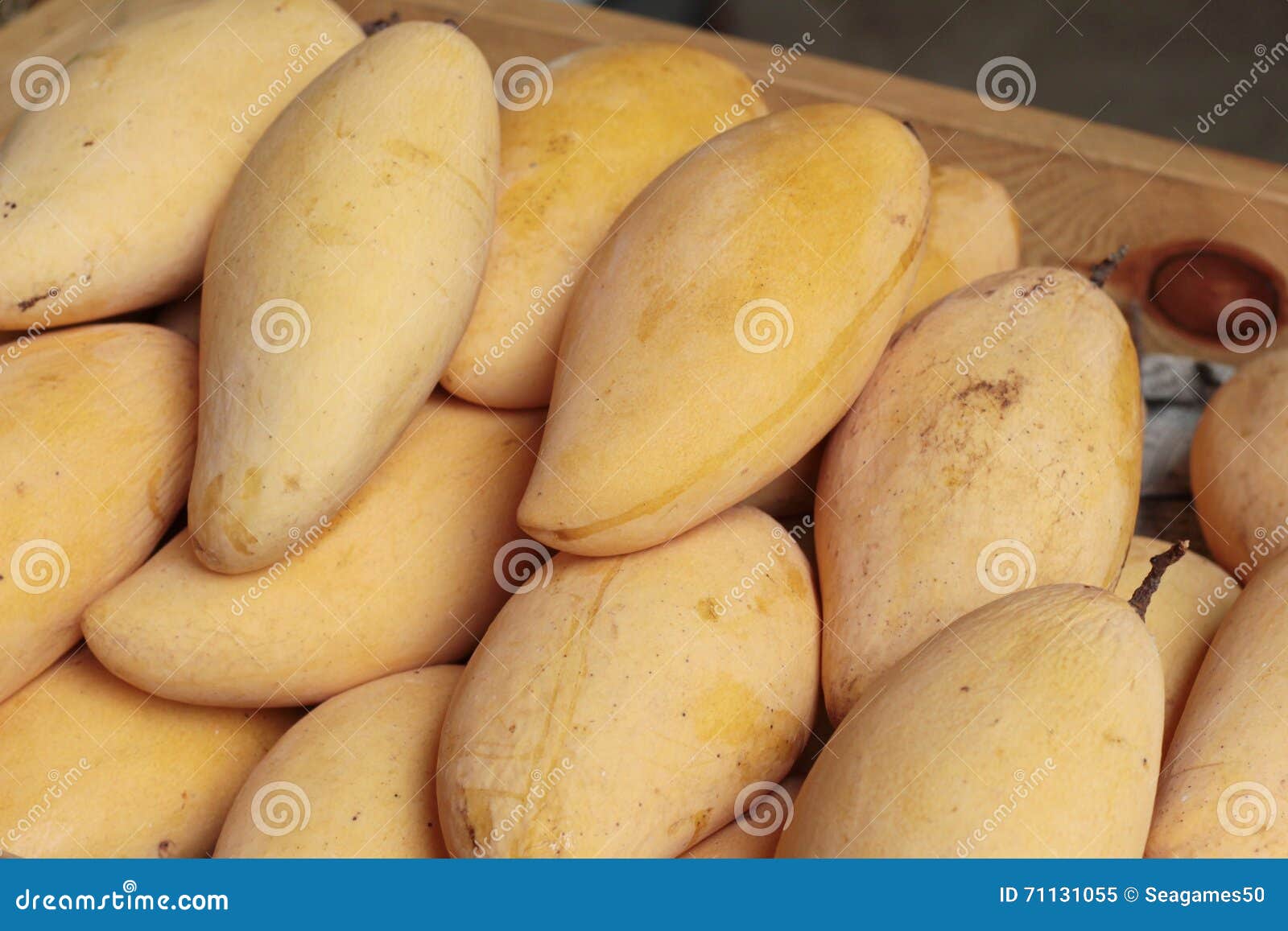 Ripe mango in the market stock image. Image of sweet - 71131055