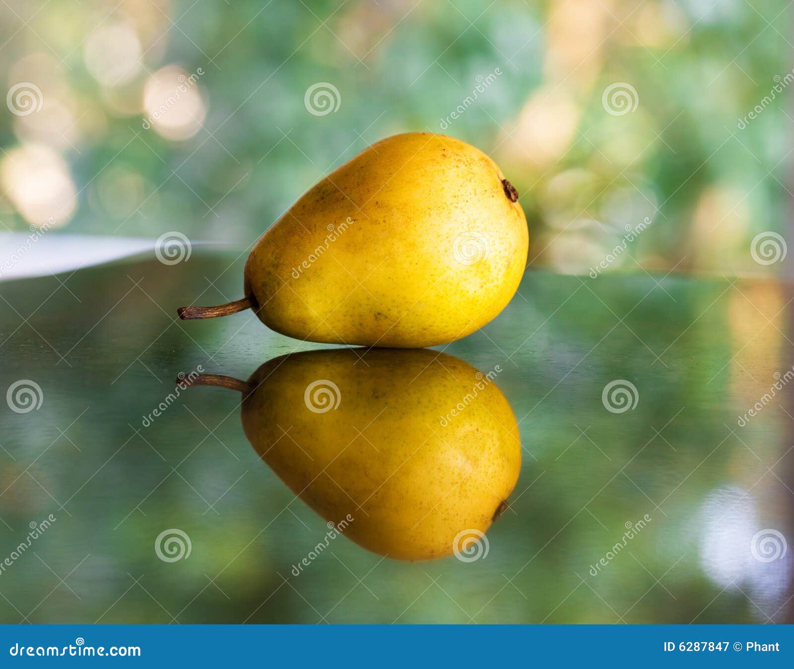 480 Ripe Pear Desk Photos - Free & Royalty-Free Stock Photos from ...