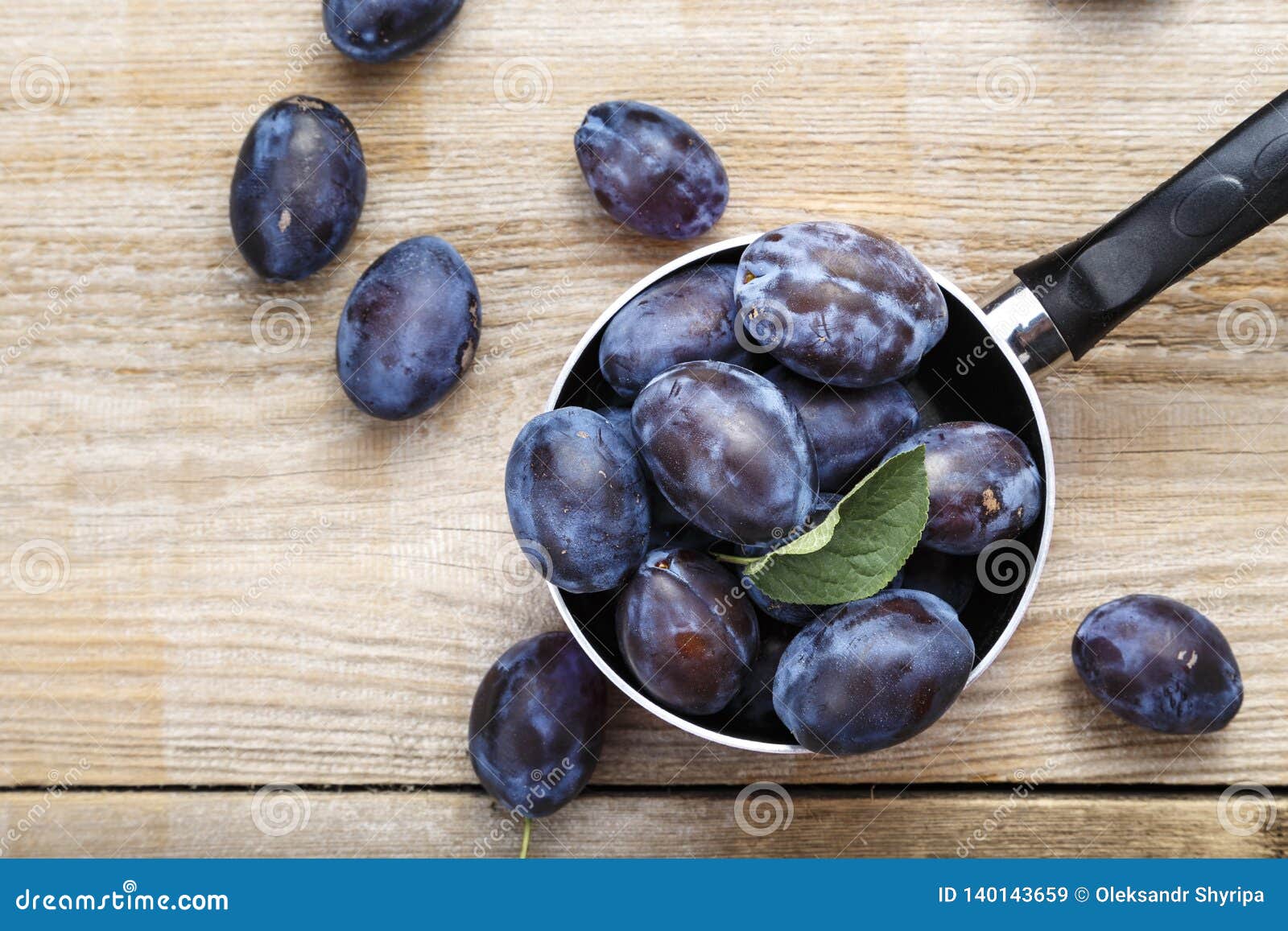 Ripe plums harvest stock image. Image of leaf, plum - 140143659