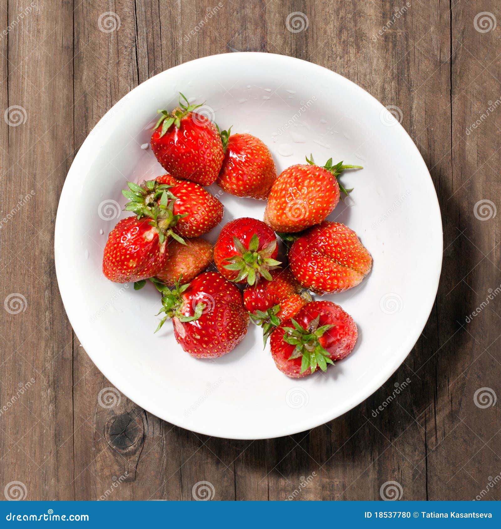Ripe Strawberries on the Plate Stock Photo - Image of nature, summer ...