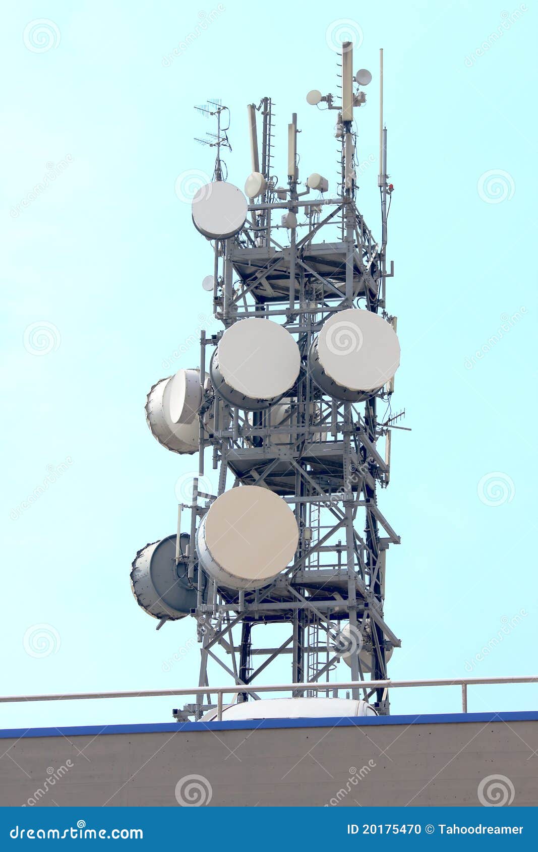 Ripetitore Ed Antenne Sul Cielo Fotografia Stock - Immagine di ...