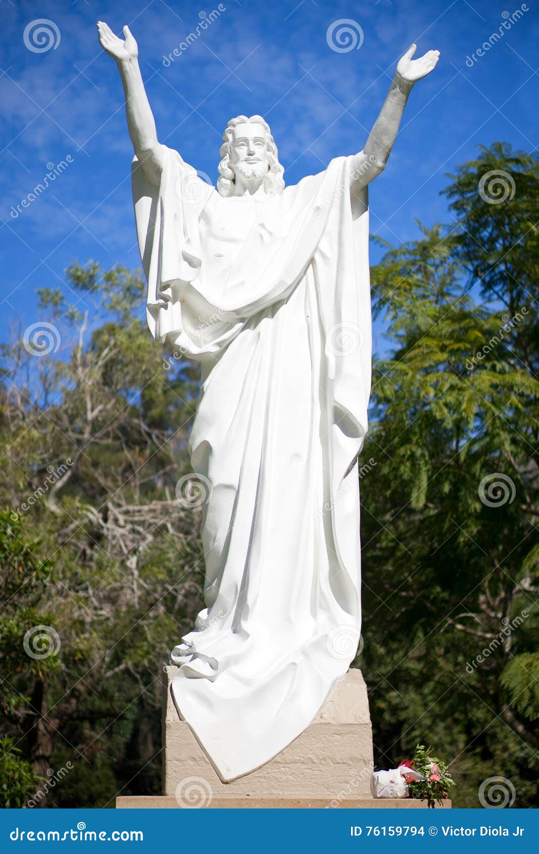 Risen Jesus Statue