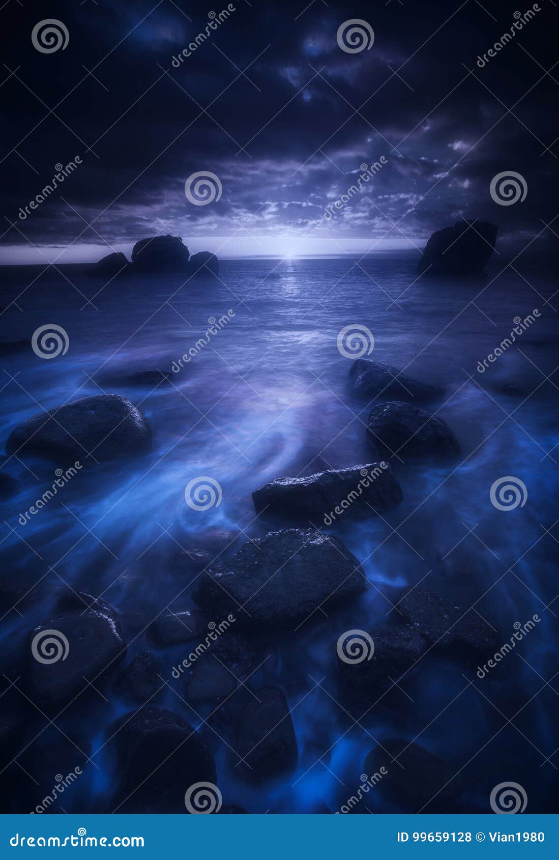 Rising of the Moon Over the Sea Stock Photo - Image of seascape ...