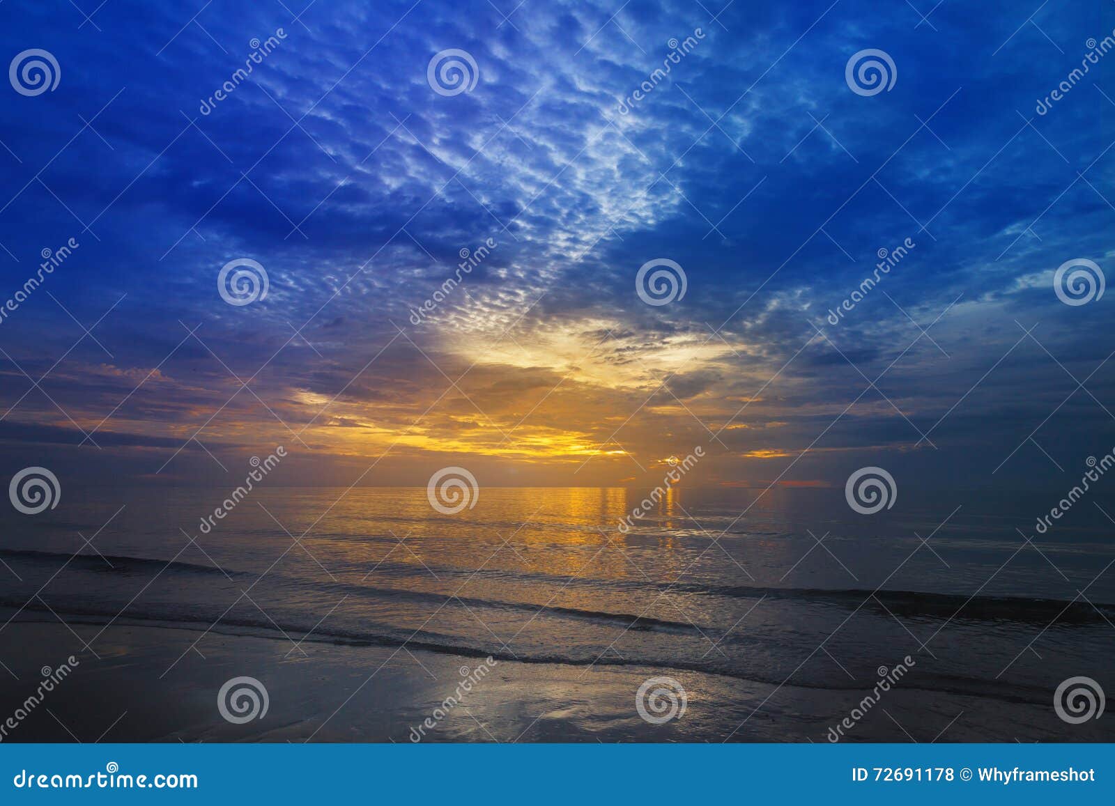 Rising Sun Leaves the Sea stock photo. Image of beach - 72691178
