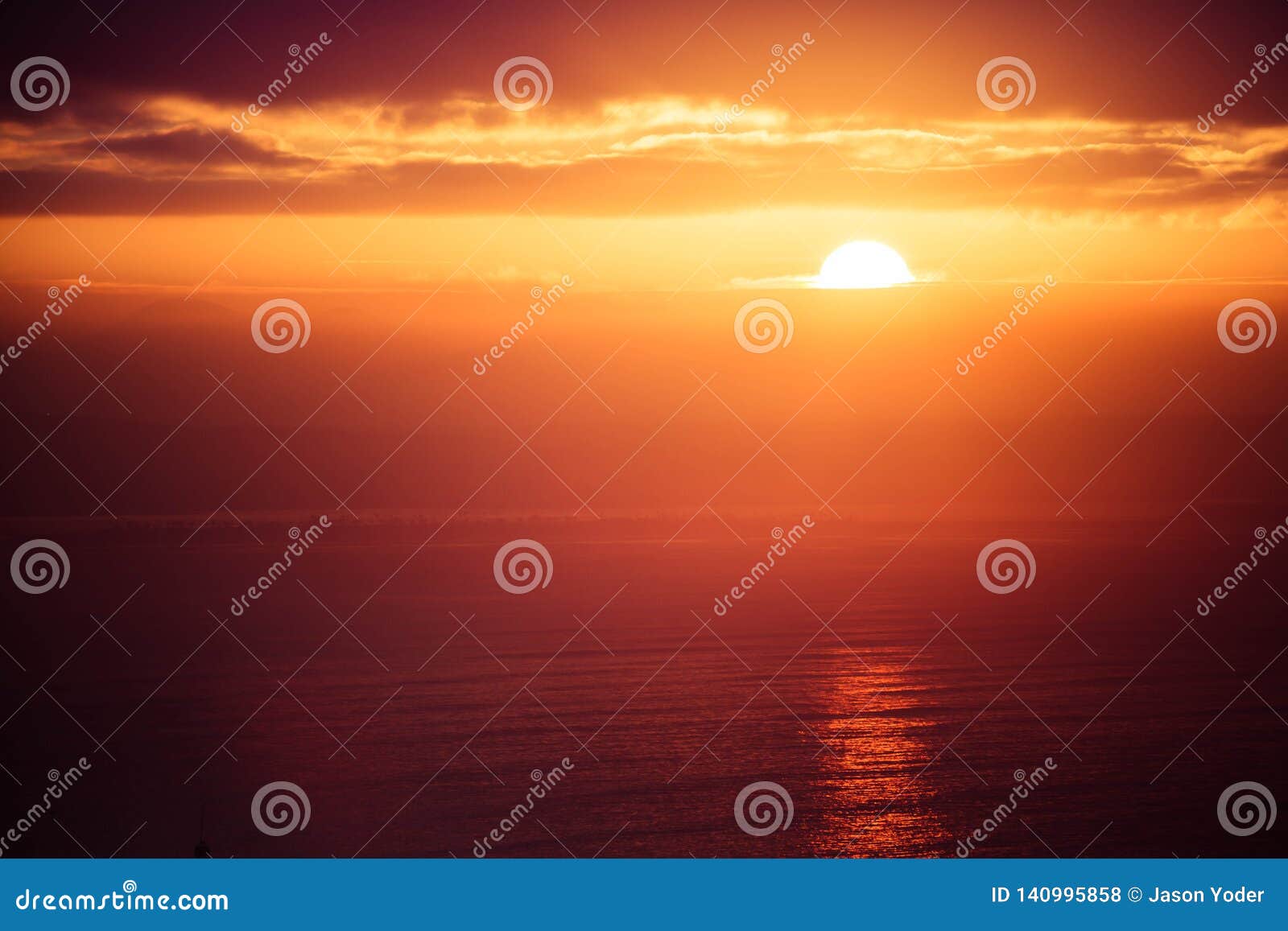 The Rising Sun Over the Ocean Stock Photo - Image of happy, sunrise ...