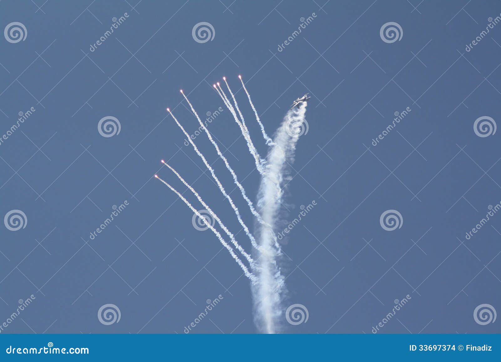 Risky maneuver F-16. stock photo. Image of courage, bravery - 33697374