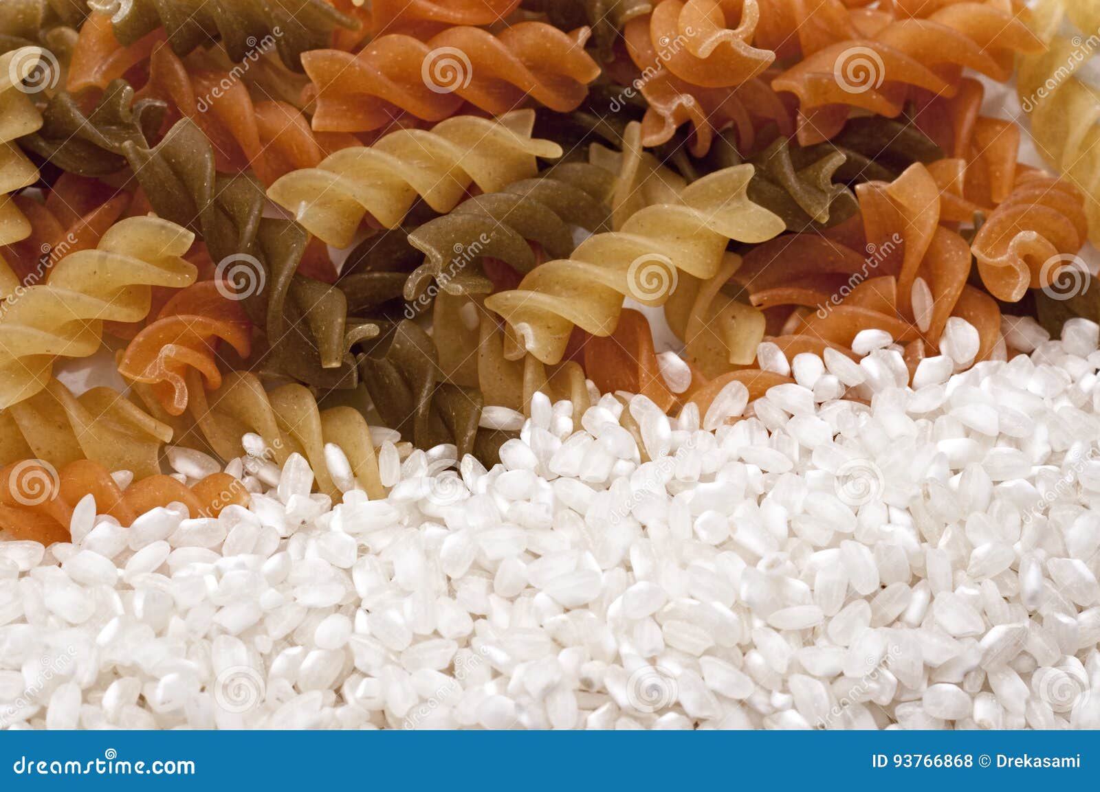 Riso e pasta fotografia stock. Immagine di seme, famoso - 93766868