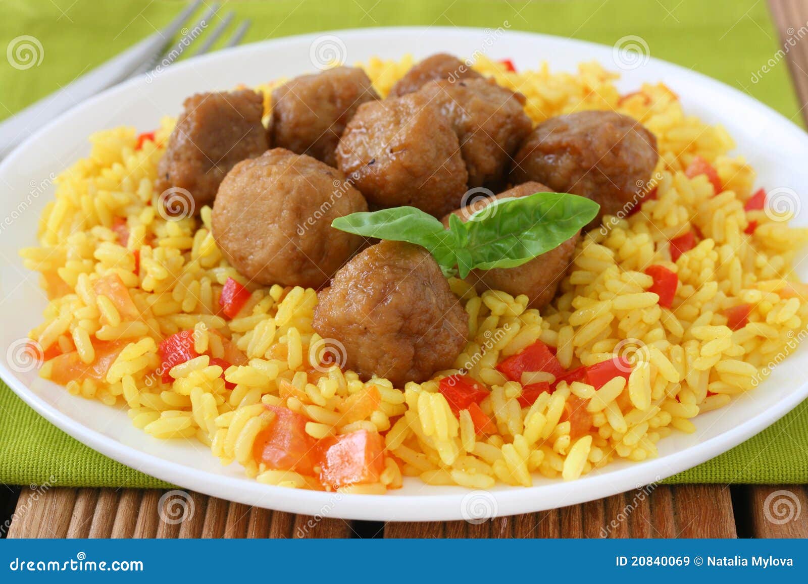 Riso Giallo Con Le Polpette Immagine Stock - Immagine di verdure ...