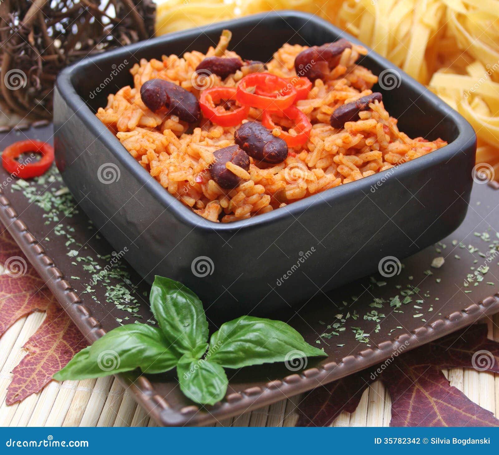 Riso messicano fotografia stock. Immagine di fagioli - 35782342