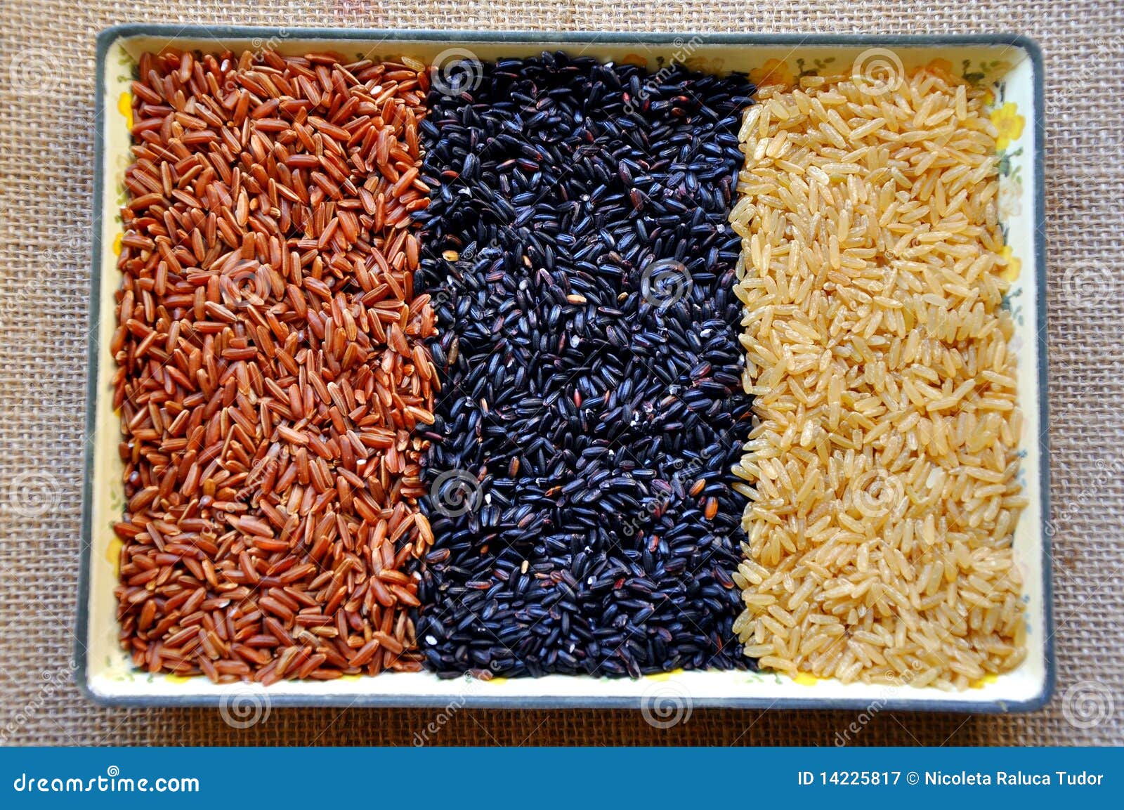 Riso nero, rosso e bianco immagine stock. Immagine di dieta - 14225817