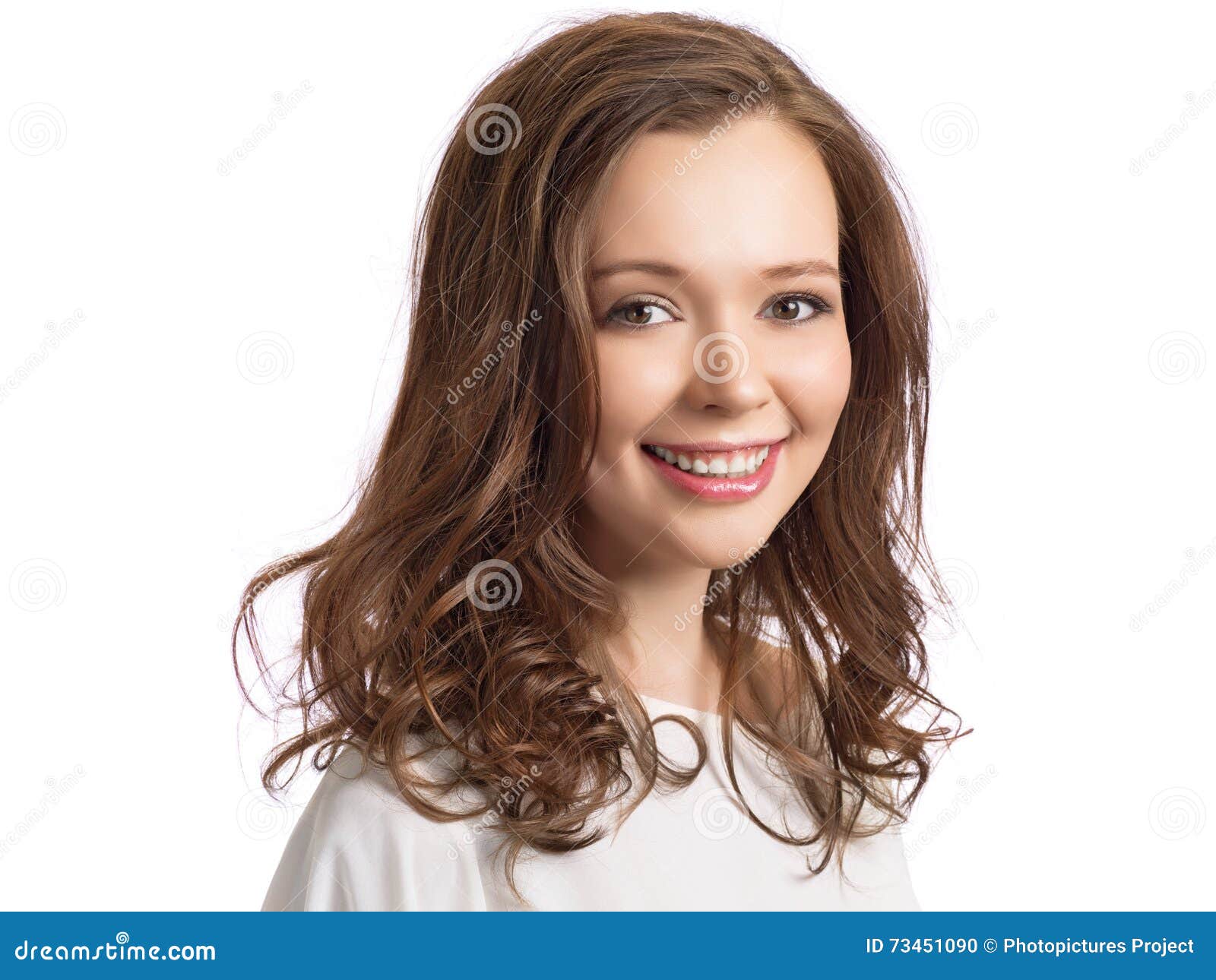 Risos atrativos da mulher foto de stock. Imagem de pele - 73451090