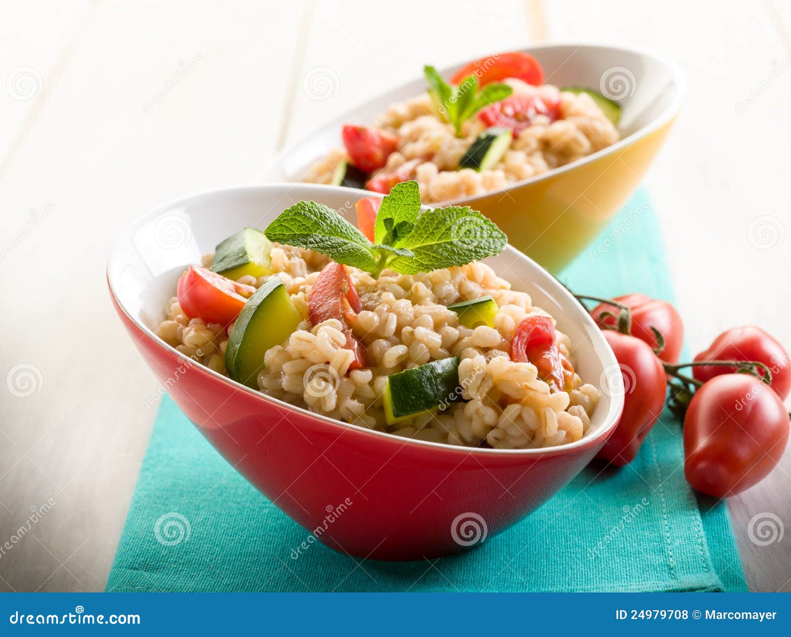 Risotto Van De Gerst Met Courgettes Stock Foto - Image of tomaat, gerst ...